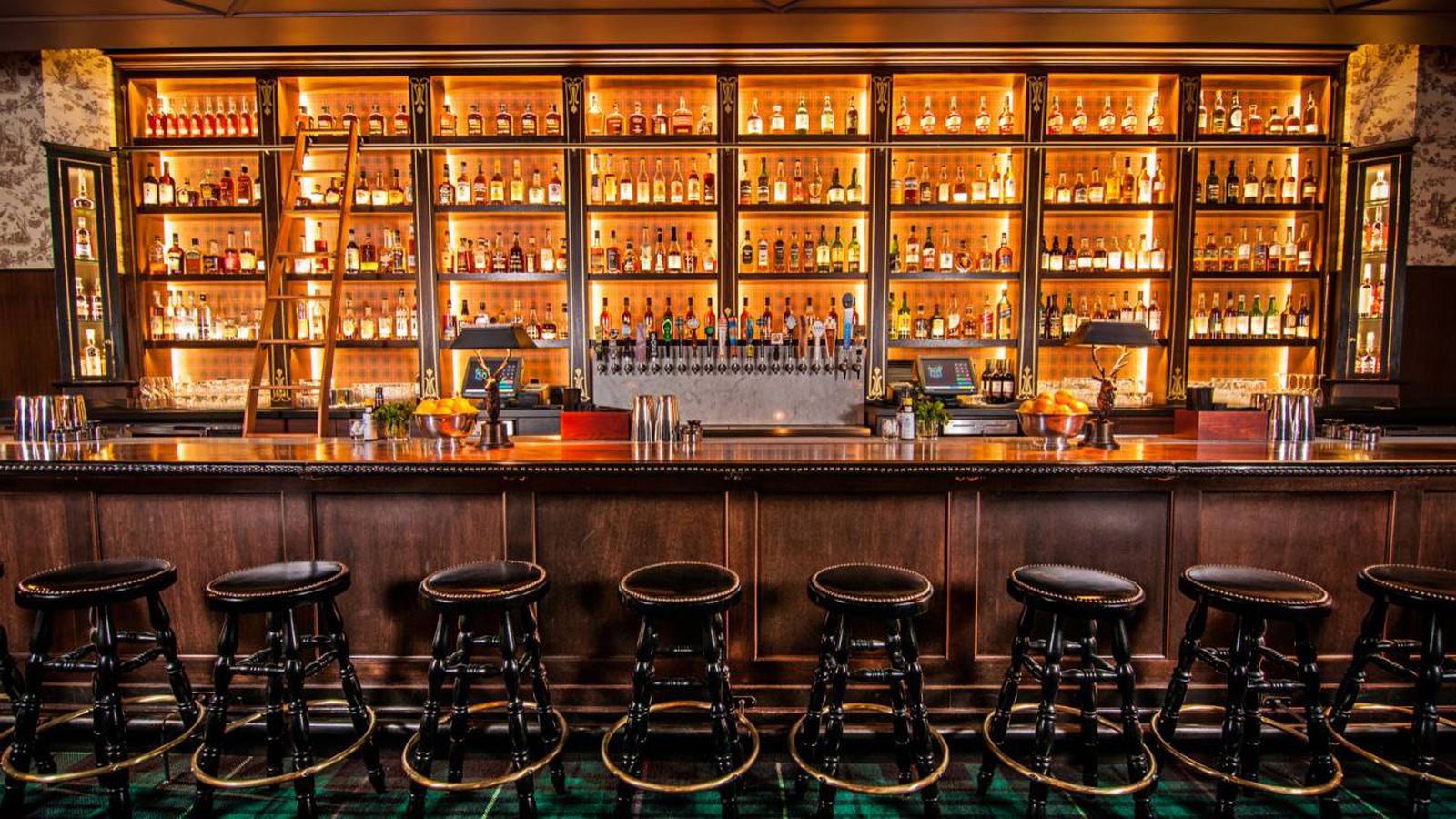 Guide : Comment créer un espace bar chez soi ? | Conseil Déco